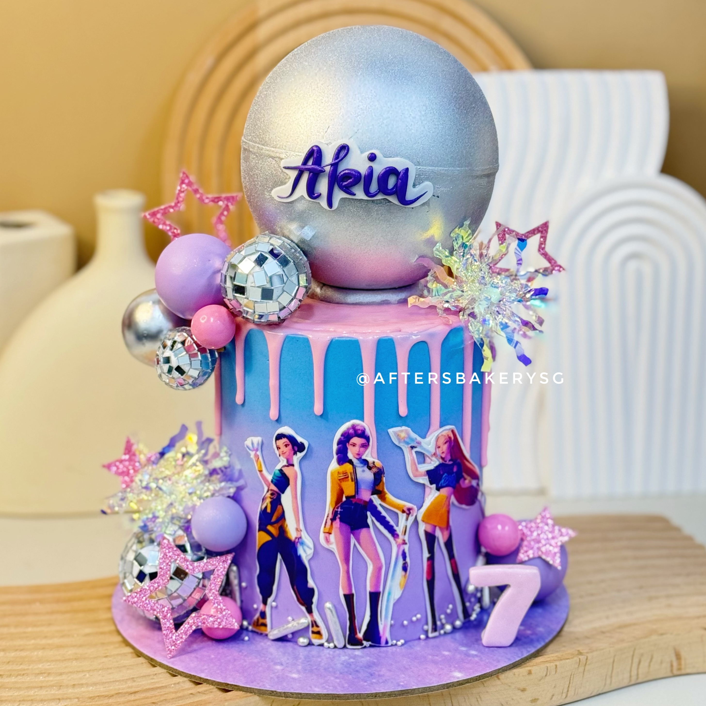 Kpop Demon Hunters Pinata Cake